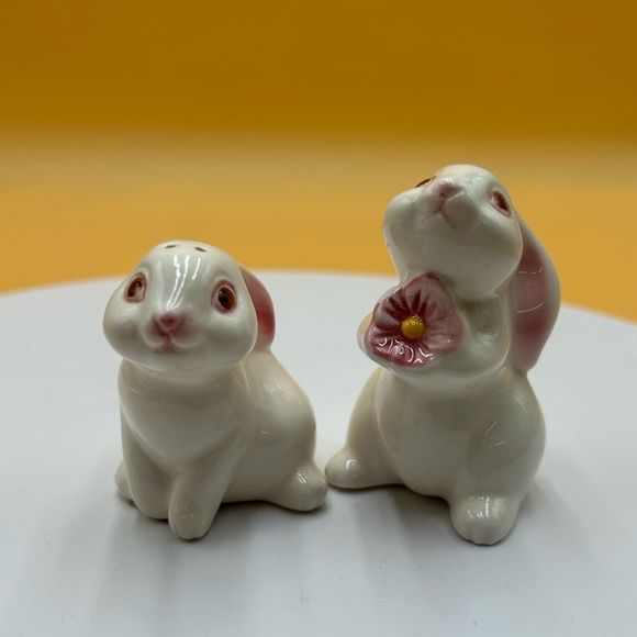 Avon | Holiday | Vintage Avon Bunny Rabbit Salt And Pepper Shakers ...